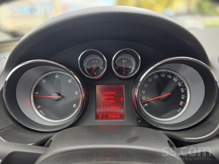 Grey Opel Insignia 2011 in Riga, with an engine capacity of 2.00 L and mileage of 256 thousand km for 2600 €, photo 12 on AUTOMOTO.COM.LV