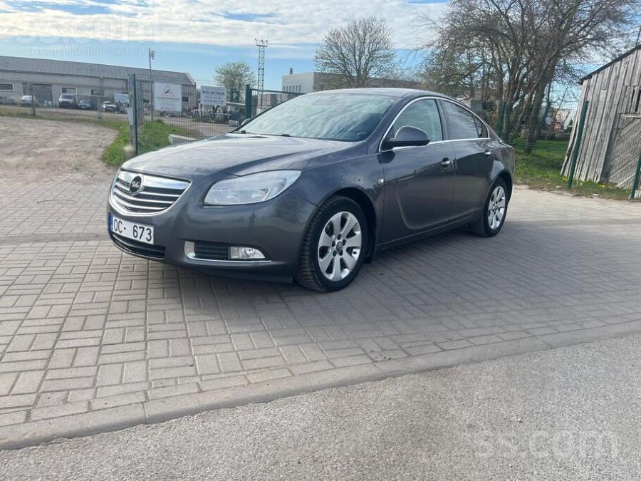 Grey Opel Insignia 2011 in Liepaja, with an engine capacity of 2.00 L and mileage of 247 thousand km for 2800 €, photo 1 on AUTOMOTO.COM.LV