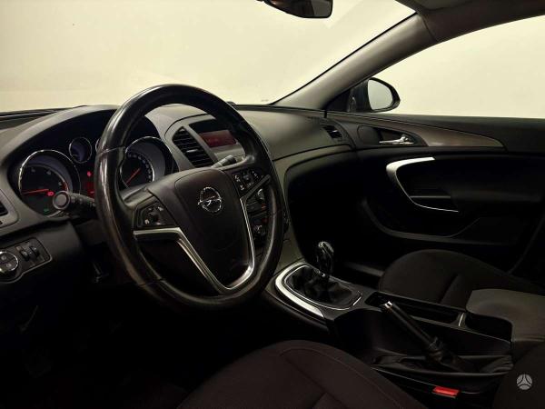 Grey Opel Insignia 2012 in Vilnius, with an engine capacity of 1.96 L and mileage of 248 thousand km for 5400 €, photo 9 on AUTOMOTO.COM.LV