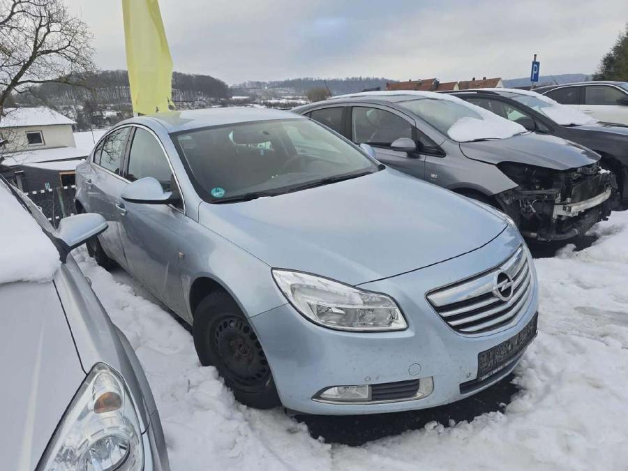 Grey Opel Insignia 2012 in Kaunas, with an engine capacity of 1.96 L and mileage of 216 thousand km for 2222 €, photo 1 on AUTOMOTO.COM.LV