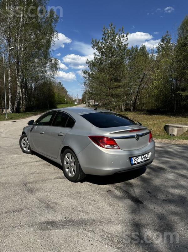 Grey Opel Insignia 2012 in Daugavpils, with an engine capacity of 2.00 L and mileage of 220 thousand km for 3700 €, photo 3 on AUTOMOTO.COM.LV