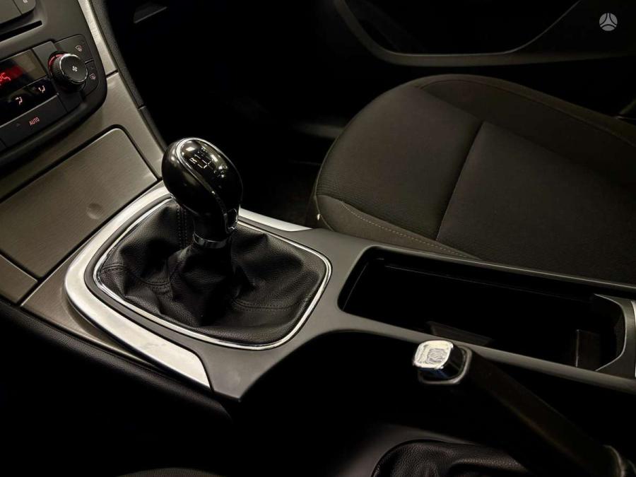 Pelēks Opel Insignia 2012 Viļņa, ar dzinēja tilpumu 1.96 L un nobraukumu 248 tūkst. km par 3490 €, foto 17 vietnē AUTOMOTO.COM.LV