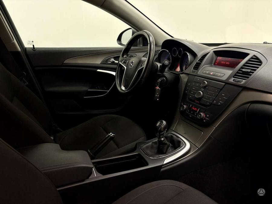Pelēks Opel Insignia 2012 Viļņa, ar dzinēja tilpumu 1.96 L un nobraukumu 248 tūkst. km par 3490 €, foto 24 vietnē AUTOMOTO.COM.LV