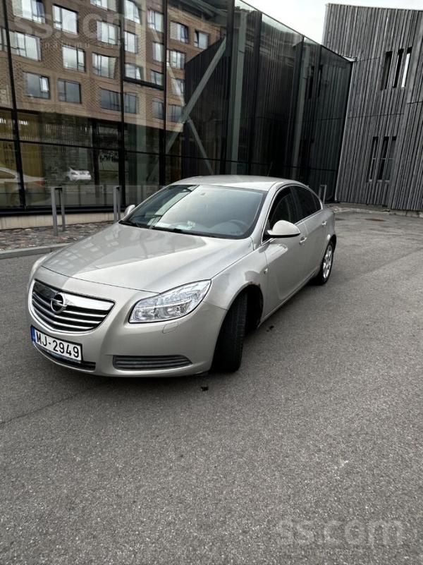 Grey Opel Insignia 2012 in Riga, with an engine capacity of 2.00 L and mileage of 320 thousand km for 3200 €, photo 1 on AUTOMOTO.COM.LV