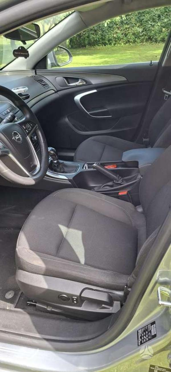 Grey Opel Insignia 2012 in Vilnius, with an engine capacity of 1.96 L and mileage of 230 thousand km for 4900 €, photo 10 on AUTOMOTO.COM.LV