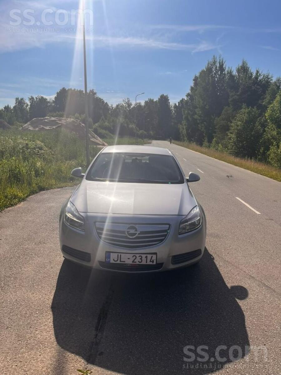 Pelēks Opel Insignia 2013 Tukums, ar dzinēja tilpumu 2.00 L un nobraukumu 170 tūkst. km par 1000 €, foto 4 vietnē AUTOMOTO.COM.LV