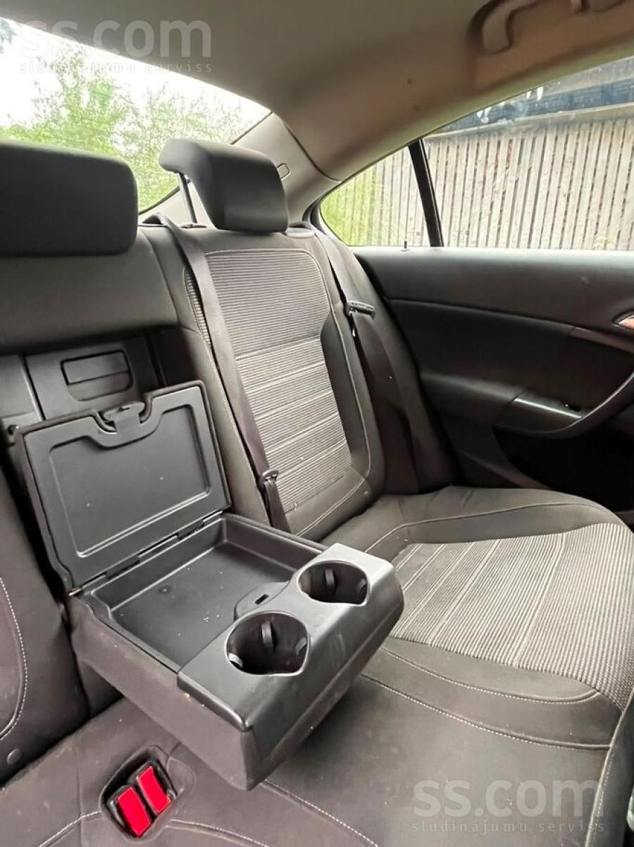 Pelēks Opel Insignia 2013 Tukums, ar dzinēja tilpumu 2.00 L un nobraukumu 170 tūkst. km par 1000 €, foto 9 vietnē AUTOMOTO.COM.LV