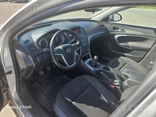 Pelēks Opel Insignia 2013 Jēkabpils, ar dzinēja tilpumu 1.90 L un nobraukumu 429 tūkst. km par 3300 €, foto 5 vietnē AUTOMOTO.COM.LV