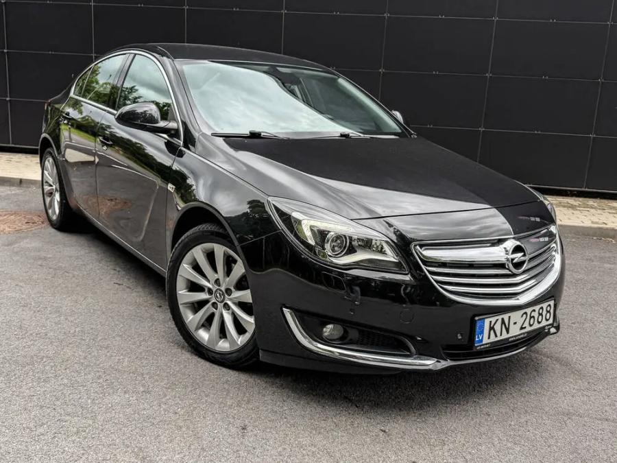 Grey Opel Insignia 2014 in Jelgava, with an engine capacity of 2.00 L and mileage of 145 thousand km for 6800 €, photo 1 on AUTOMOTO.COM.LV
