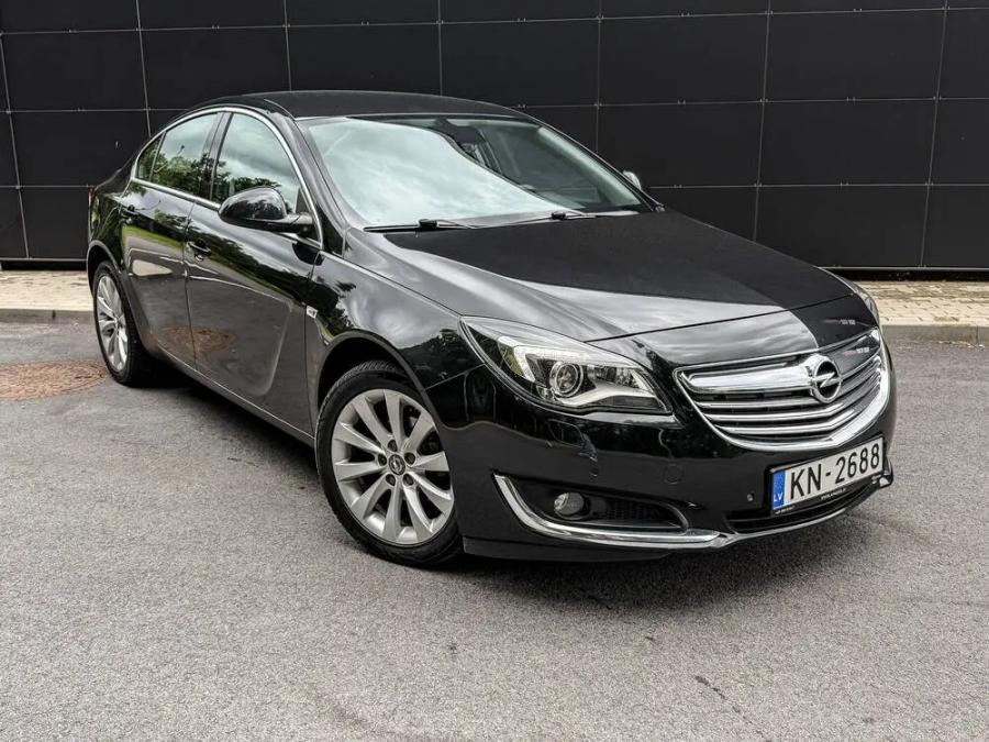 Grey Opel Insignia 2014 in Jelgava, with an engine capacity of 2.00 L and mileage of 145 thousand km for 6800 €, photo 3 on AUTOMOTO.COM.LV