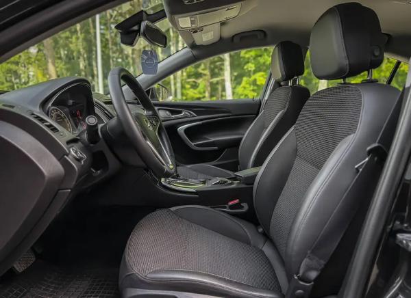 Pelēks Opel Insignia 2014 Jelgava, ar dzinēja tilpumu 2.00 L un nobraukumu 145 tūkst. km par 6800 €, foto 10 vietnē AUTOMOTO.COM.LV