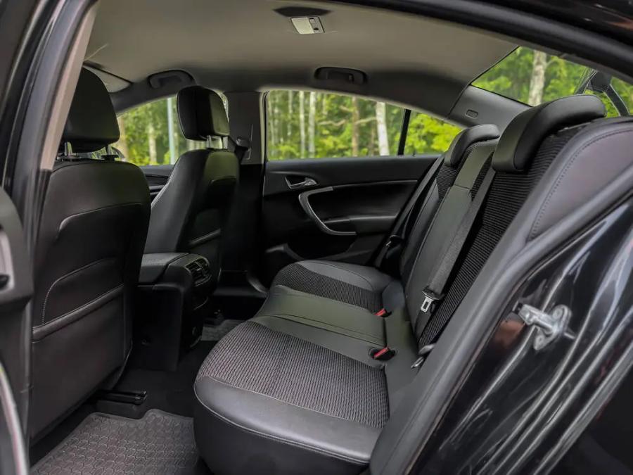 Grey Opel Insignia 2014 in Jelgava, with an engine capacity of 2.00 L and mileage of 145 thousand km for 6800 €, photo 13 on AUTOMOTO.COM.LV