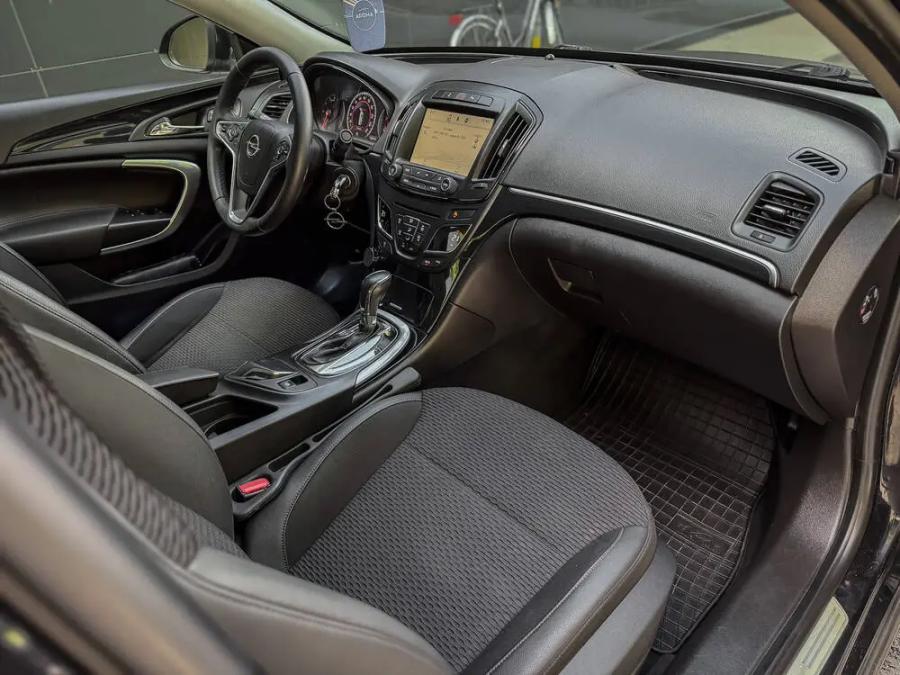 Grey Opel Insignia 2014 in Jelgava, with an engine capacity of 2.00 L and mileage of 145 thousand km for 6800 €, photo 16 on AUTOMOTO.COM.LV