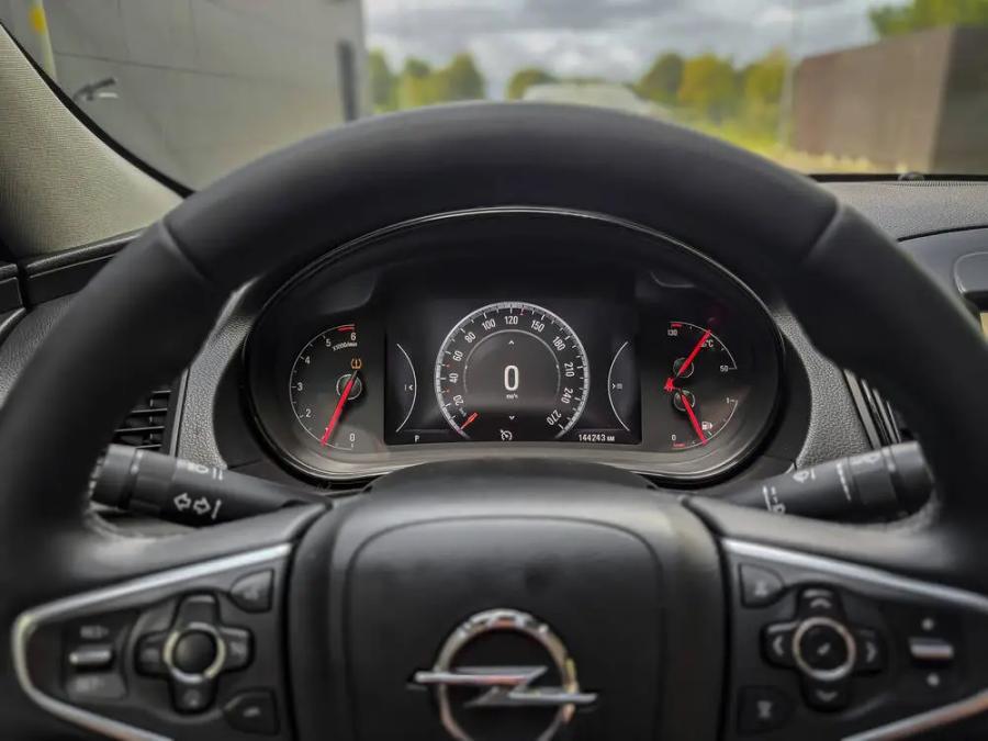 Grey Opel Insignia 2014 in Jelgava, with an engine capacity of 2.00 L and mileage of 145 thousand km for 6800 €, photo 18 on AUTOMOTO.COM.LV
