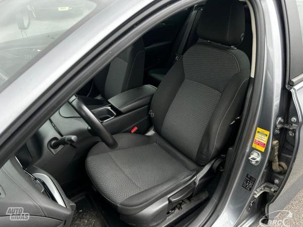 Grey Opel Insignia 2017 in Avizieniai, with an engine capacity of 1.60 L and mileage of 172 thousand km for 9500 €, photo 9 on AUTOMOTO.COM.LV