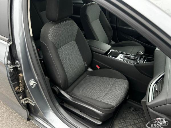 Grey Opel Insignia 2017 in Avizieniai, with an engine capacity of 1.60 L and mileage of 172 thousand km for 9500 €, photo 10 on AUTOMOTO.COM.LV