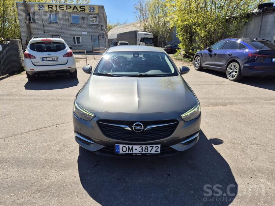 Grey Opel Insignia 2017 in Riga, with an engine capacity of 1.50 L and mileage of 128 thousand km for 11490 €, photo 4 on AUTOMOTO.COM.LV