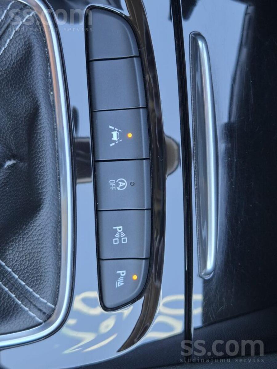 Grey Opel Insignia 2017 in Riga, with an engine capacity of 1.50 L and mileage of 128 thousand km for 11490 €, photo 15 on AUTOMOTO.COM.LV