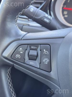 Grey Opel Insignia 2017 in Riga, with an engine capacity of 1.50 L and mileage of 128 thousand km for 11490 €, photo 18 on AUTOMOTO.COM.LV