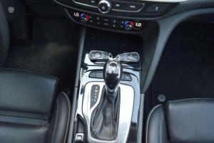 Pelēks Opel Insignia 2018 Viļņa, ar dzinēja tilpumu 1.96 L un nobraukumu 189 tūkst. km par 10900 €, foto 17 vietnē AUTOMOTO.COM.LV