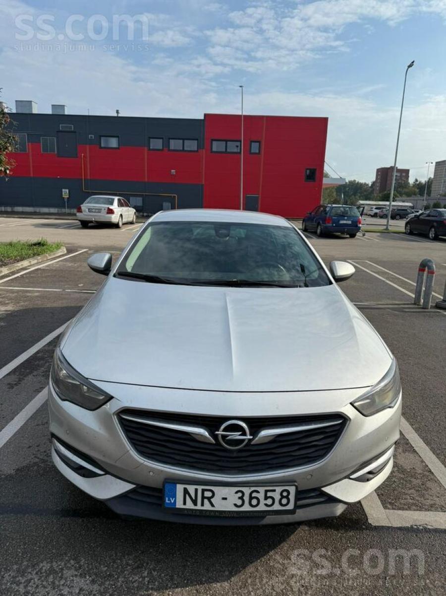 Grey Opel Insignia 2019 in Riga, with an engine capacity of 1.60 L and mileage of 209 thousand km for 9100 €, photo 3 on AUTOMOTO.COM.LV