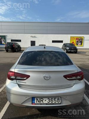 Grey Opel Insignia 2019 in Riga, with an engine capacity of 1.60 L and mileage of 209 thousand km for 9100 €, photo 4 on AUTOMOTO.COM.LV