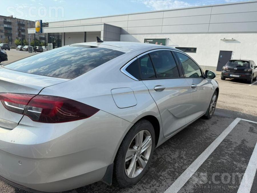 Grey Opel Insignia 2019 in Riga, with an engine capacity of 1.60 L and mileage of 209 thousand km for 9100 €, photo 5 on AUTOMOTO.COM.LV