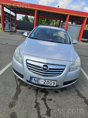 Grey Opel Insignia 2009 in Daugavpils, with an engine capacity of 2.00 L and mileage of 374 thousand km for 1500 €, photo 1 on AUTOMOTO.COM.LV