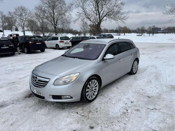 Grey Opel Insignia 2009 in Kaunas, with an engine capacity of 2.00 L and mileage of 350 thousand km for 2999 €, photo 1 on AUTOMOTO.COM.LV