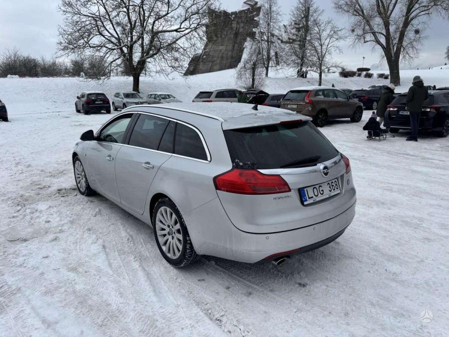Grey Opel Insignia 2009 in Kaunas, with an engine capacity of 2.00 L and mileage of 350 thousand km for 2999 €, photo 4 on AUTOMOTO.COM.LV