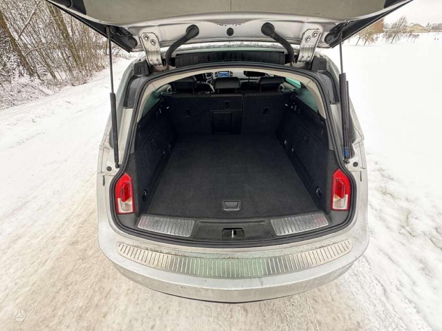 Grey Opel Insignia 2009 in Kaunas, with an engine capacity of 2.00 L and mileage of 350 thousand km for 2999 €, photo 18 on AUTOMOTO.COM.LV