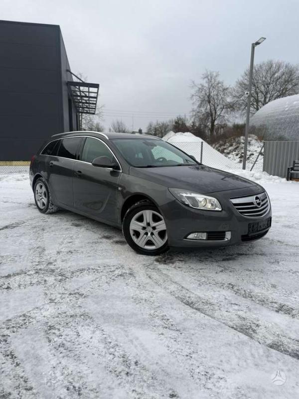 Grey Opel Insignia 2009 in Vilkaviskis, with an engine capacity of 0.00 L and mileage of 319 thousand km for 2850 €, photo 1 on AUTOMOTO.COM.LV