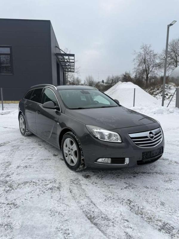 Grey Opel Insignia 2009 in Vilkaviskis, with an engine capacity of 0.00 L and mileage of 319 thousand km for 2850 €, photo 2 on AUTOMOTO.COM.LV