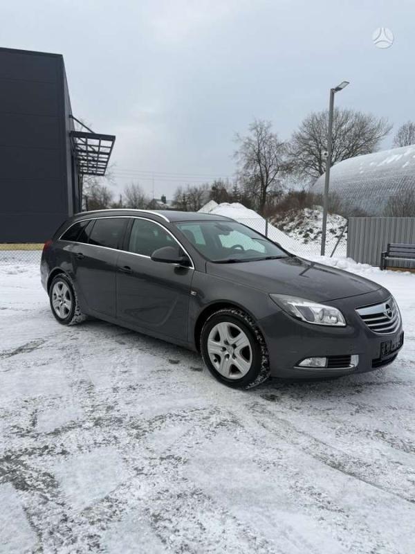 Grey Opel Insignia 2009 in Vilkaviskis, with an engine capacity of 0.00 L and mileage of 319 thousand km for 2850 €, photo 3 on AUTOMOTO.COM.LV