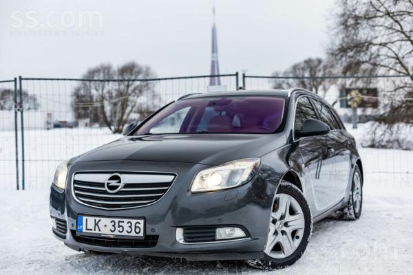 Grey Opel Insignia 2009 in Riga, with an engine capacity of 2.00 L and mileage of 280 thousand km for 4990 €, photo 1 on AUTOMOTO.COM.LV