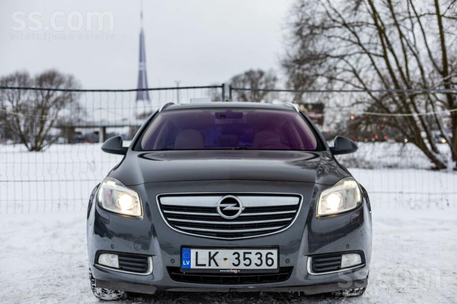 Grey Opel Insignia 2009 in Riga, with an engine capacity of 2.00 L and mileage of 280 thousand km for 4990 €, photo 2 on AUTOMOTO.COM.LV