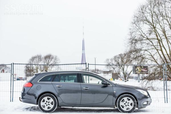 Grey Opel Insignia 2009 in Riga, with an engine capacity of 2.00 L and mileage of 280 thousand km for 4990 €, photo 4 on AUTOMOTO.COM.LV