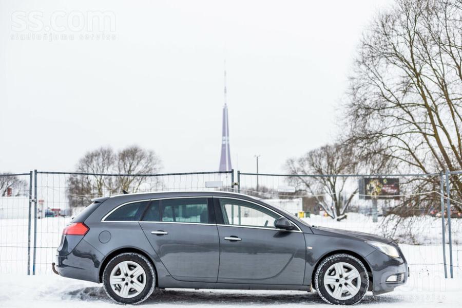 Grey Opel Insignia 2009 in Riga, with an engine capacity of 2.00 L and mileage of 280 thousand km for 4990 €, photo 4 on AUTOMOTO.COM.LV