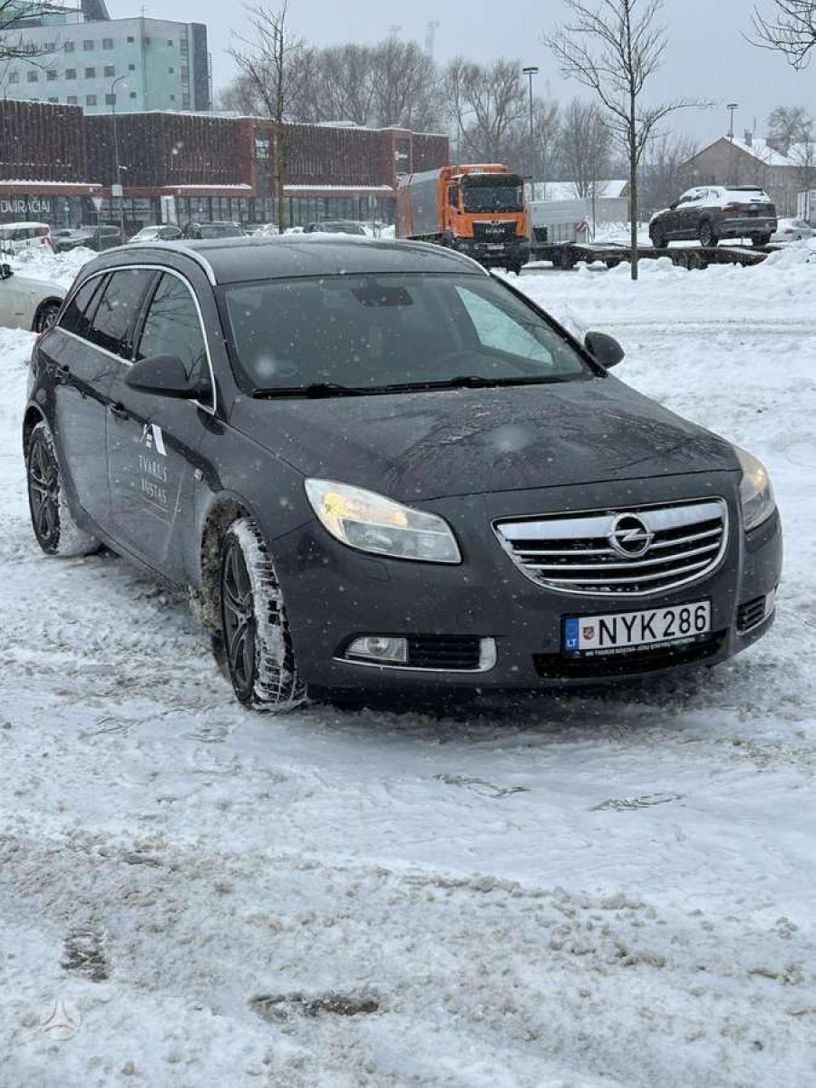 Grey Opel Insignia 2009 in Klaipeda, with an engine capacity of 1.96 L and mileage of 208 thousand km for 3300 €, photo 1 on AUTOMOTO.COM.LV