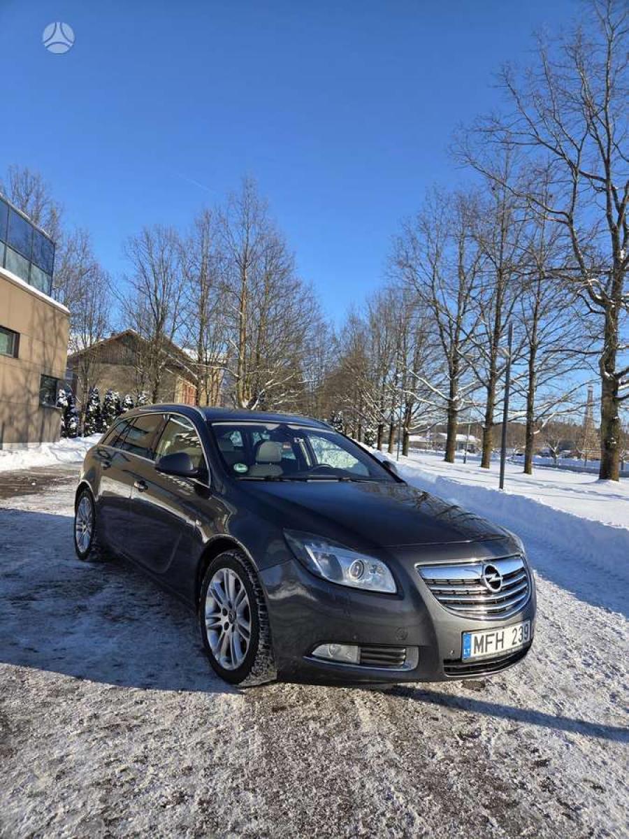 Grey Opel Insignia 2009 in Mazeikiai, with an engine capacity of 1.96 L and mileage of 319 thousand km for 1999 €, photo 1 on AUTOMOTO.COM.LV