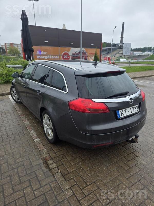 Grey Opel Insignia 2009 in Valmiera, with an engine capacity of 2.00 L and mileage of 300 thousand km for 2250 €, photo 2 on AUTOMOTO.COM.LV