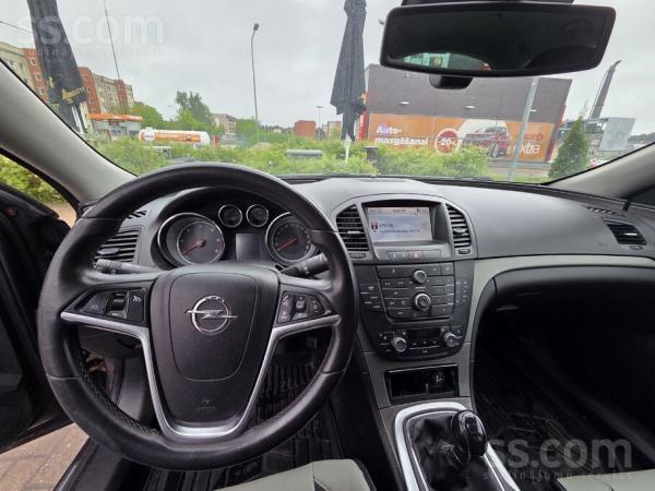 Grey Opel Insignia 2009 in Valmiera, with an engine capacity of 2.00 L and mileage of 300 thousand km for 2250 €, photo 3 on AUTOMOTO.COM.LV