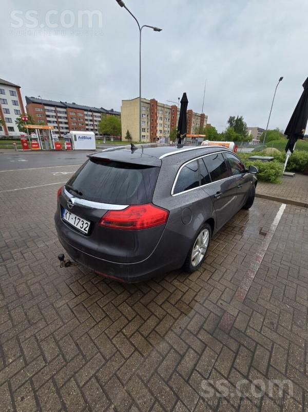 Grey Opel Insignia 2009 in Valmiera, with an engine capacity of 2.00 L and mileage of 300 thousand km for 2250 €, photo 4 on AUTOMOTO.COM.LV