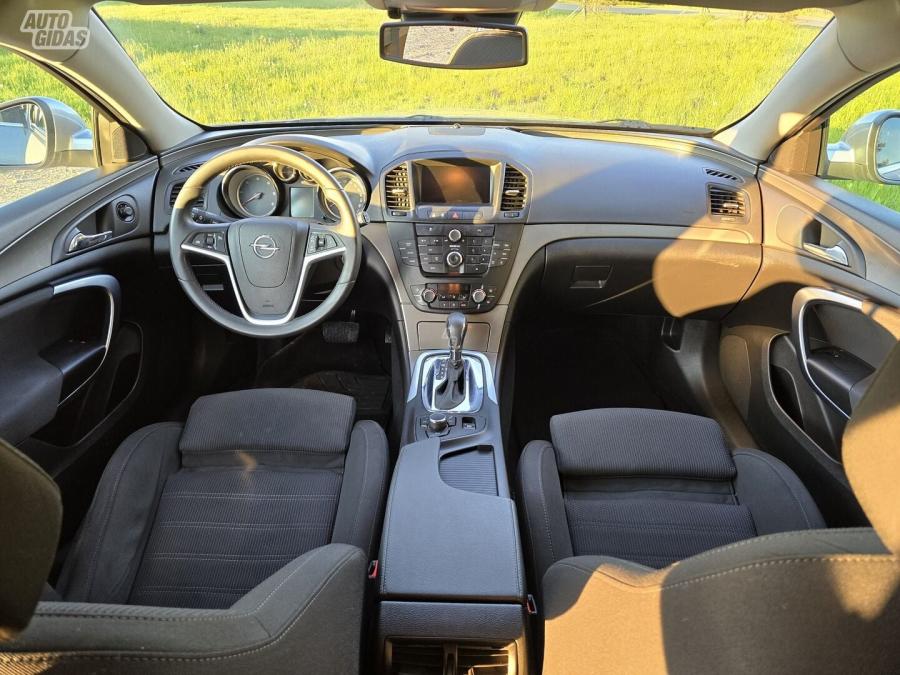 Grey Opel Insignia 2009 in Taurage, with an engine capacity of 2.00 L and mileage of 233 thousand km for 2550 €, photo 10 on AUTOMOTO.COM.LV