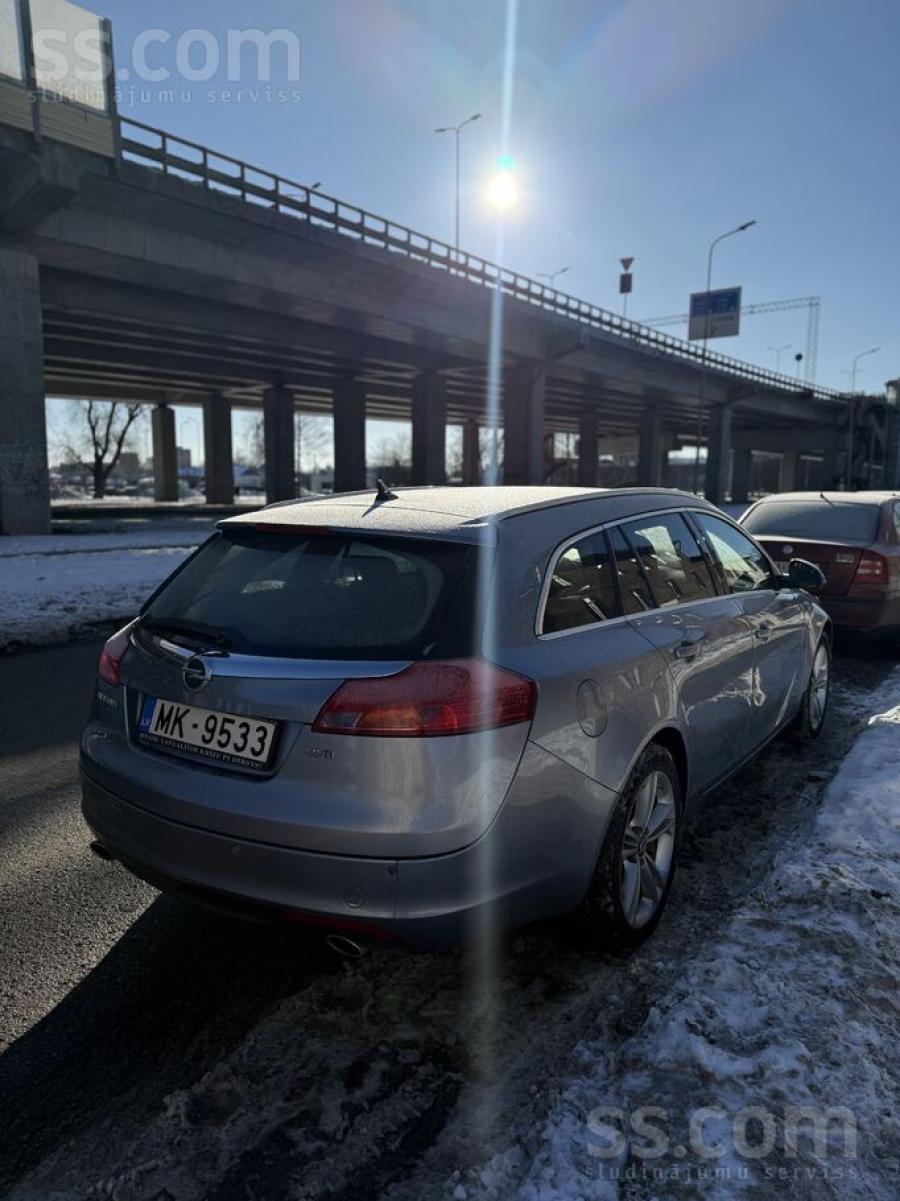 Grey Opel Insignia 2009 in Riga, with an engine capacity of 2.00 L and mileage of 345 thousand km for 3500 €, photo 3 on AUTOMOTO.COM.LV