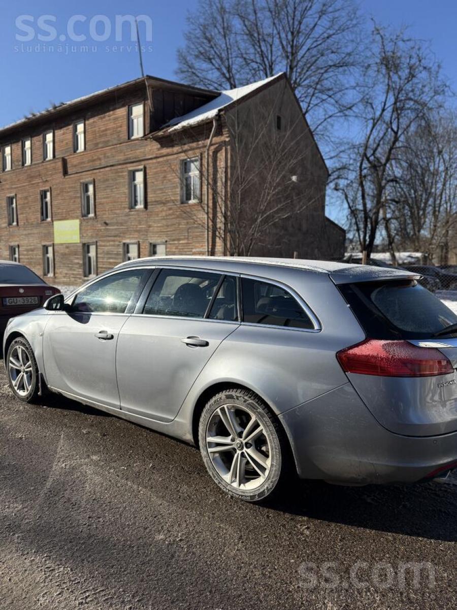 Grey Opel Insignia 2009 in Riga, with an engine capacity of 2.00 L and mileage of 345 thousand km for 3500 €, photo 4 on AUTOMOTO.COM.LV