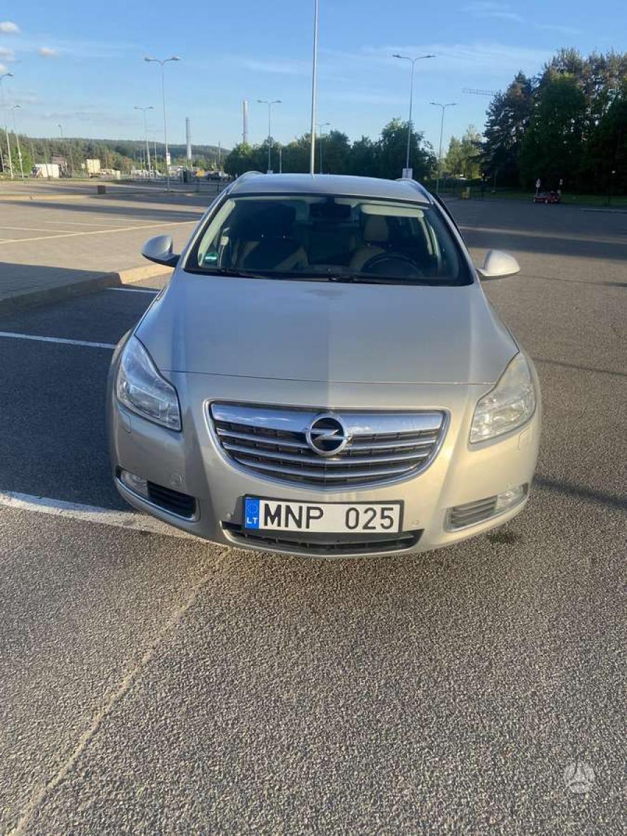 Grey Opel Insignia 2009 in Vilnius, with an engine capacity of 1.96 L and mileage of 332 thousand km for 2550 €, photo 1 on AUTOMOTO.COM.LV