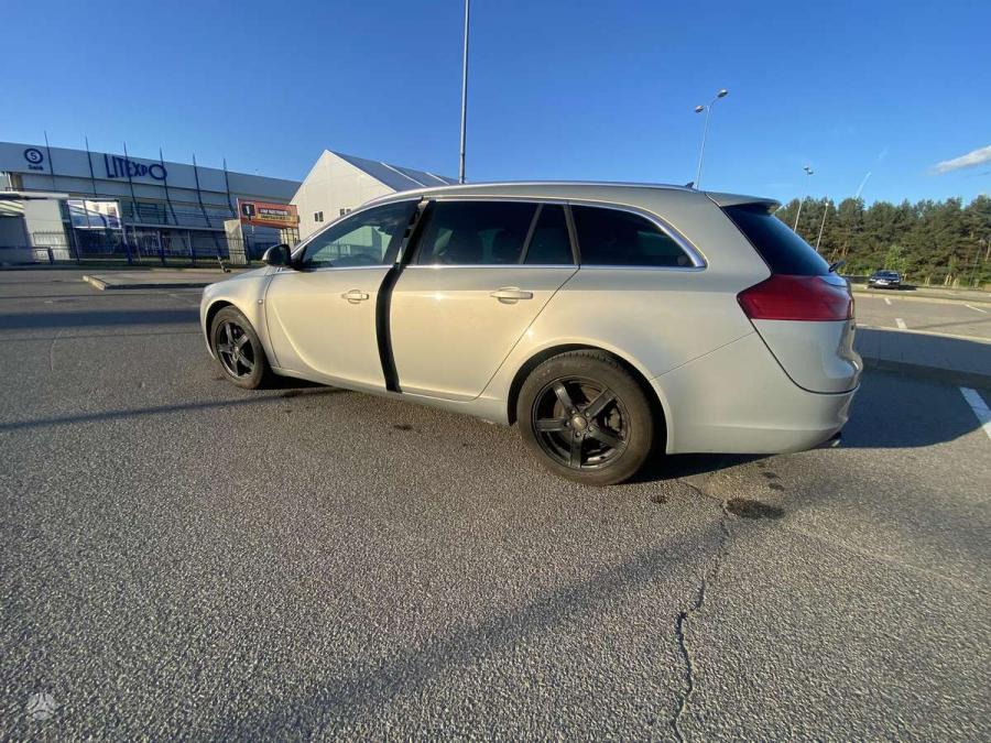 Grey Opel Insignia 2009 in Vilnius, with an engine capacity of 1.96 L and mileage of 332 thousand km for 2550 €, photo 6 on AUTOMOTO.COM.LV