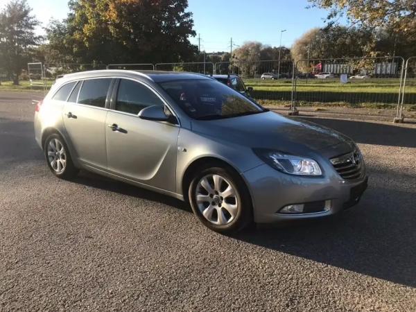 Grey Opel Insignia 2009 in Liepaja, with an engine capacity of 2.00 L and mileage of 220 thousand km for 5600 €, photo 4 on AUTOMOTO.COM.LV