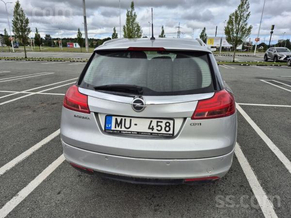 Grey Opel Insignia 2009 in Jekabpils, with an engine capacity of 2.00 L and mileage of 340 thousand km for 2200 €, photo 4 on AUTOMOTO.COM.LV